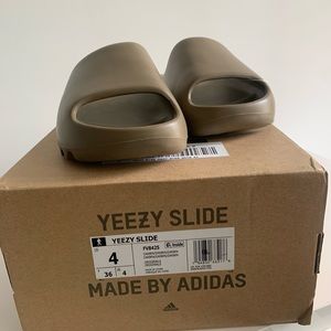 Yeezy | Shoes | Yzy Slides 10 Condition Bought For My Girl But Didnt ...
